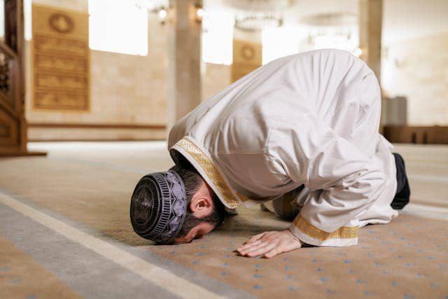 Apakah Boleh Sholat Idul Fitri Sendiri? Ini Penjelasannya | IDN Times