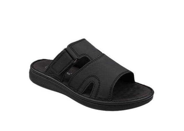 15 Rekomendasi Sandal Pria Branded Terbaik, Lokal dan Luar | IDN Times
