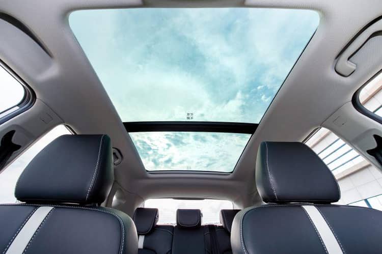 11 Rekomendasi Mobil dengan Sunroof, Harga Mulai 200 Jutaan | IDN Times