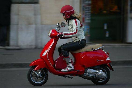 Mudik Naik Vespa? Berikut Tips Biar Gak Pegal di Jalan | IDN Times