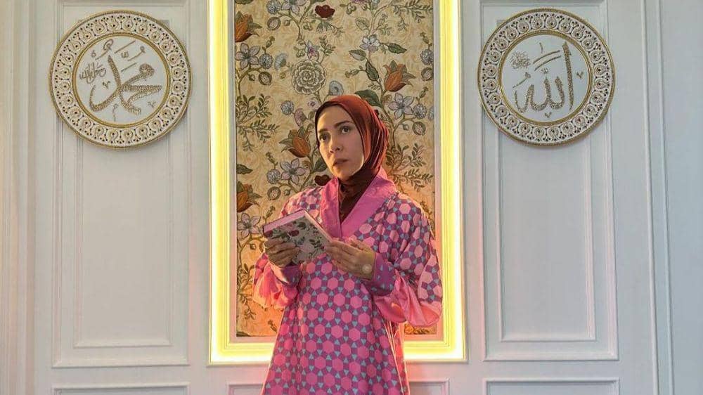 Lirik Lagu Bunda - Melly Goeslaw dan Maknanya | IDN Times