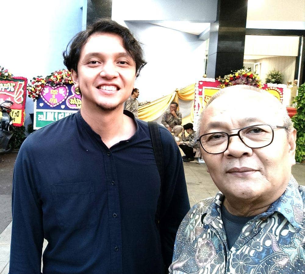 8 Potret Iga Massardi dan Sang Ayah, Kini Tinggal Kenangan | IDN Times