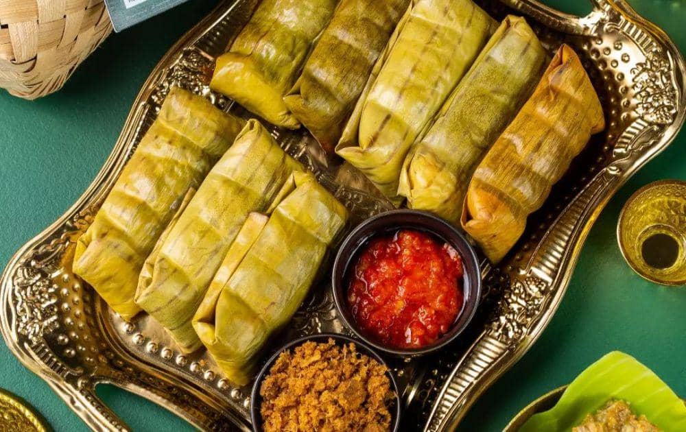 Cara Membuat Buras, Teman Makan Coto Makassar Pallubasa | IDN Times