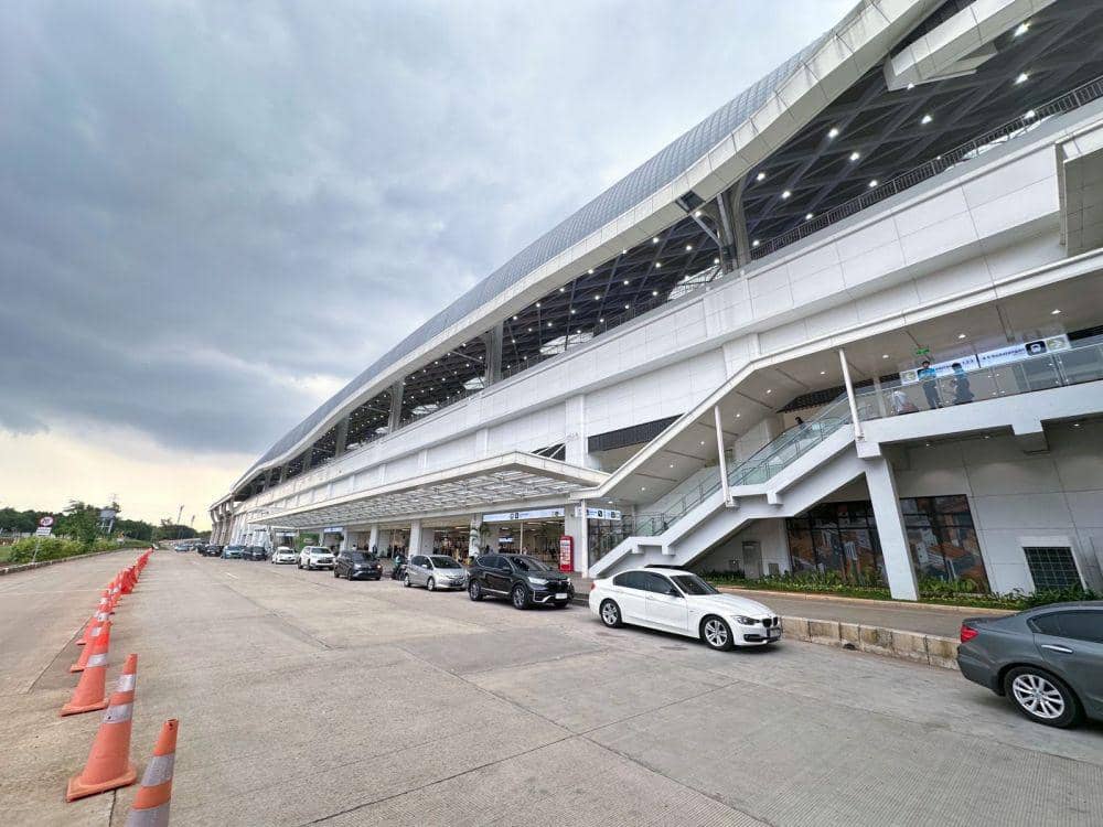 4 Cara ke Stasiun Kereta Whoosh dari Bandara Soekarno-Hatta | IDN Times