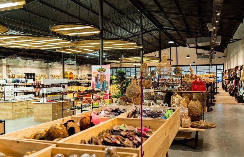 5 Daya Tarik Ibarbo Park Jogja, Ada Aviary hingga Playground | IDN ...