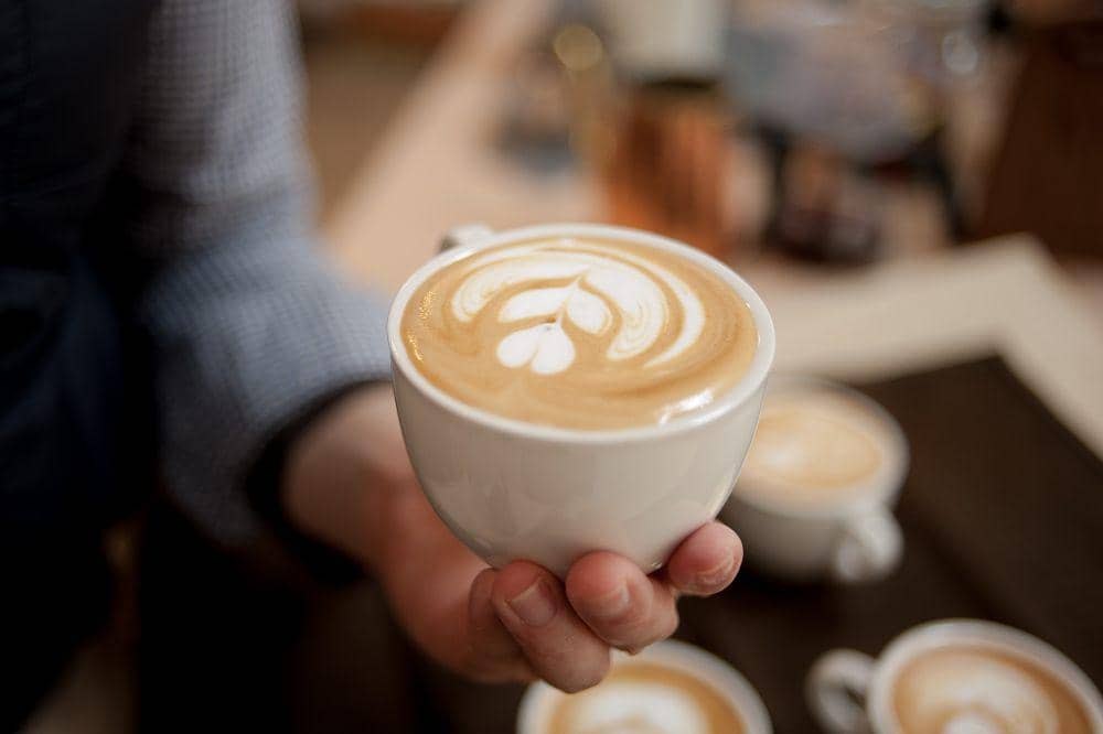 4 Jenis Susu Terbaik untuk Latte Art, Bikin Foamnya Stabil! | IDN Times