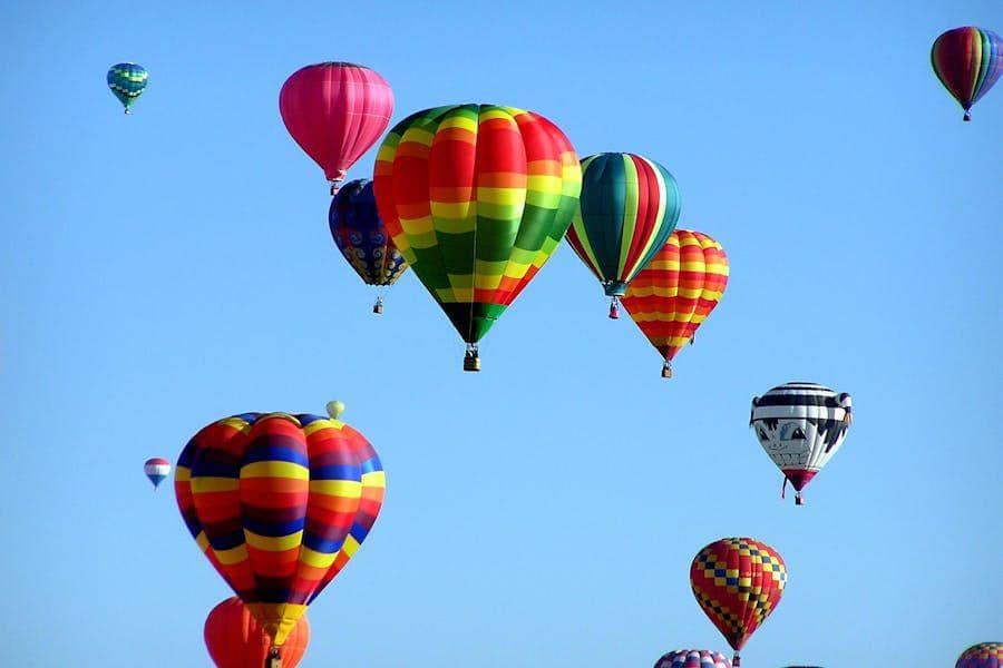 Bagaimana Cara Balon Udara Bisa Terbang Tinggi Meski Berat? | IDN Times