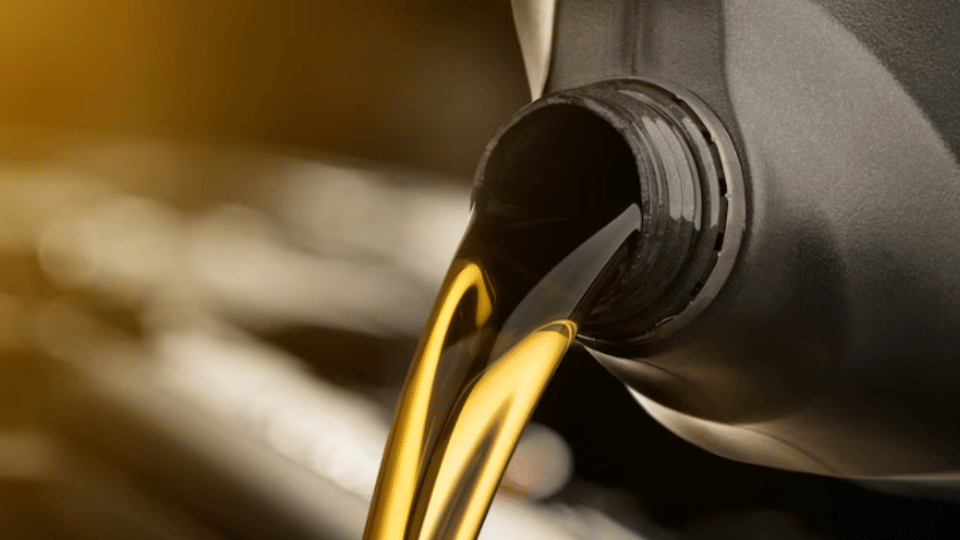 11 Oli Mobil Terbaik, Sesuaikan dengan Usia Kendaraanmu | IDN Times