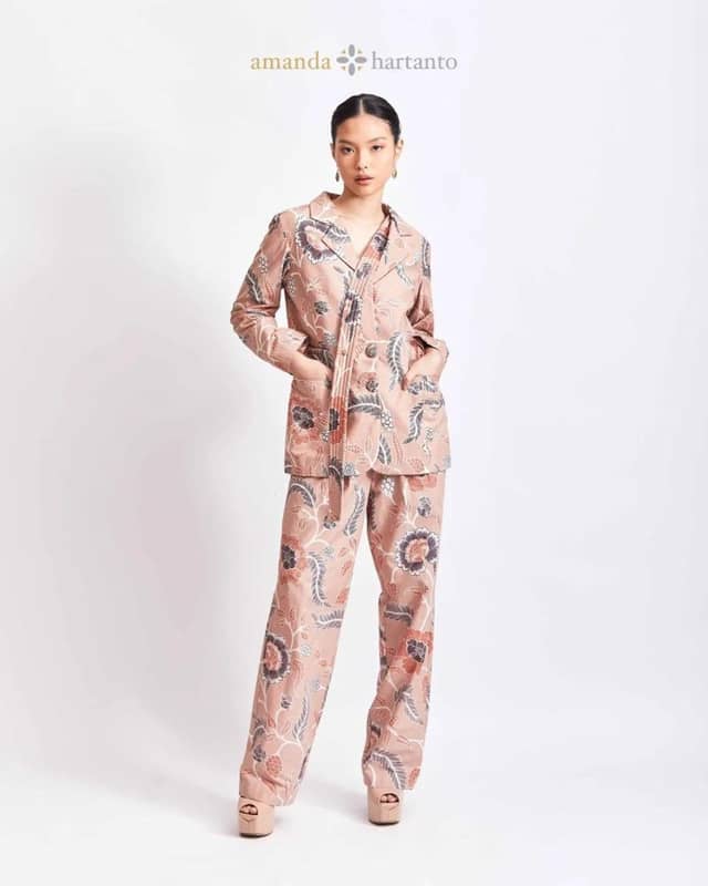 8 Model Baju Batik Terbaru 2024, Kekinian ala Gen Z | IDN Times