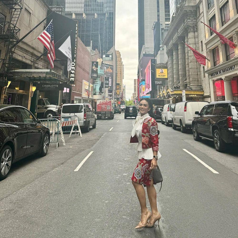 8 Model Baju Batik Terbaru 2024, Kekinian ala Gen Z | IDN Times