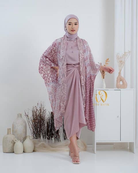 8 Model Baju Batik Terbaru 2024, Kekinian ala Gen Z | IDN Times