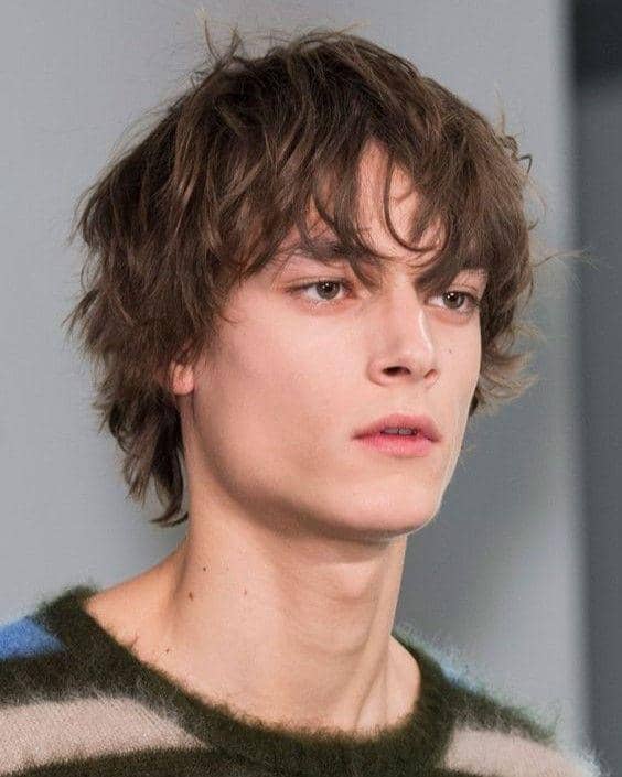 9 Rambut Wolf Cut Pendek Pria yang Keren dan Stylish | IDN Times