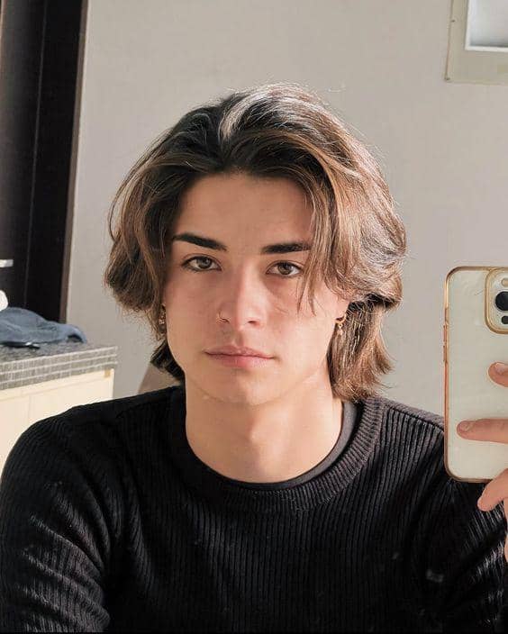 9 Rambut Wolf Cut Pendek Pria yang Keren dan Stylish | IDN Times