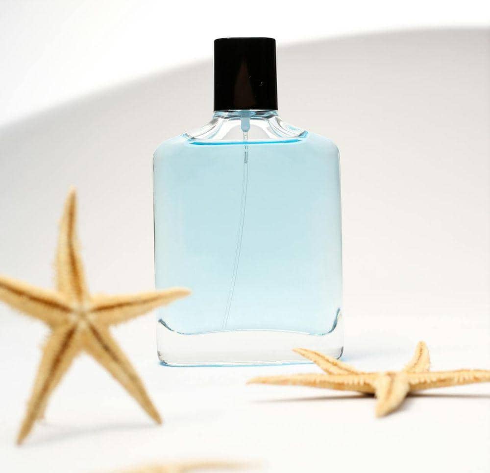 5 Rekomendasi Parfum Cowok yang Office Friendly, Wanginya Sopan Banget ...