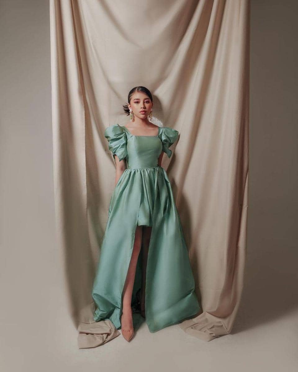 22 Model Baju Perpisahan SMA Kekinian dan Simple, Prom Queen | IDN Times