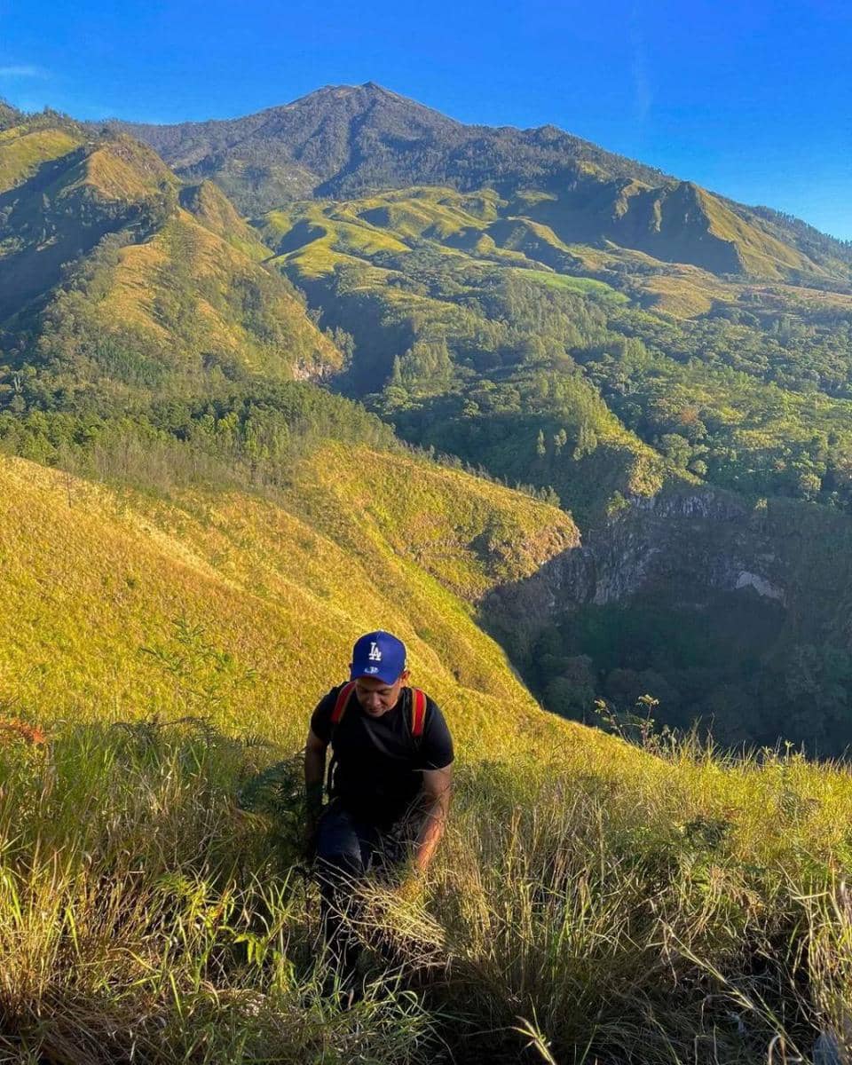 Harga Tiket Masuk dan Rute Pendakian Menuju Puncak Budug Asu | IDN ...