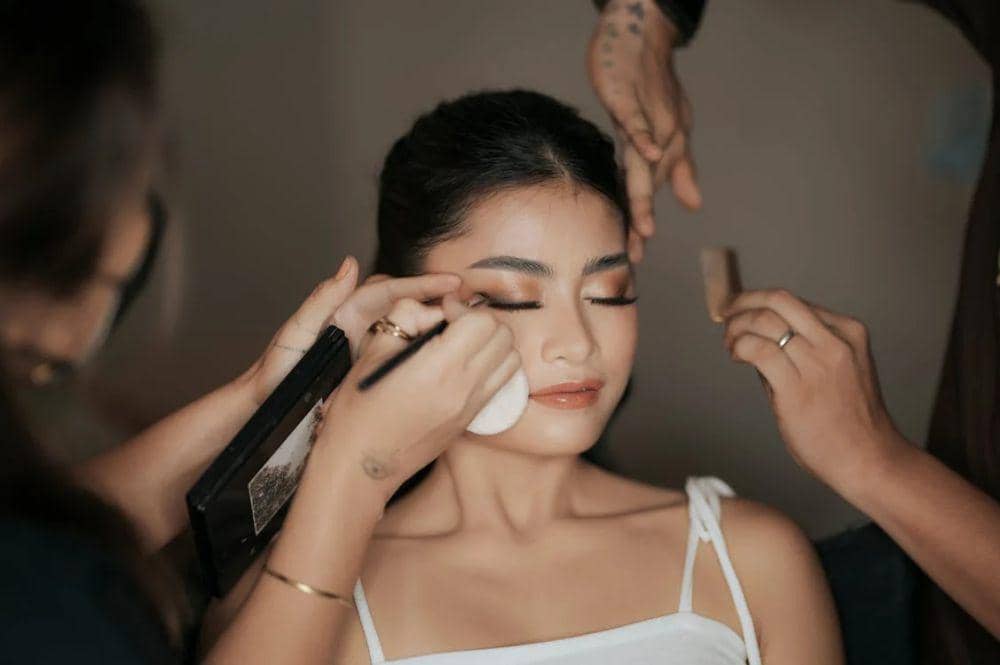 Apa Itu Makeup Artist atau MUA? Ini Tugas dan Gajinya! | IDN Times