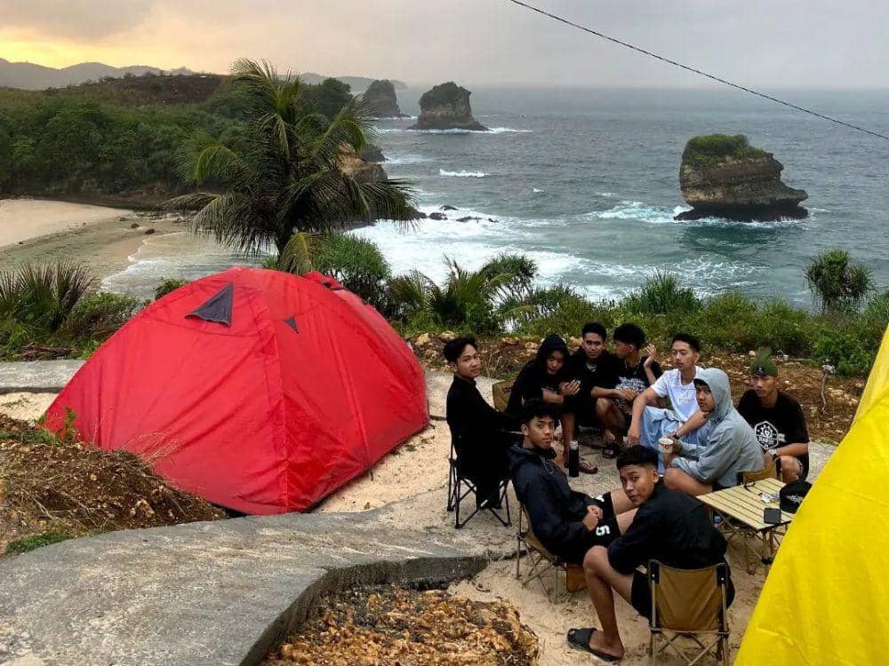 Pantai Pudak Blitar: Lokasi, Rute, Harga, dan Tips Wisatanya | IDN Times