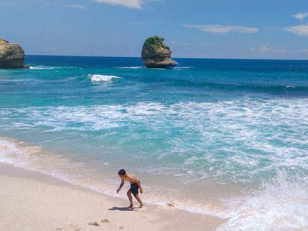 Pantai Pudak Blitar: Lokasi, Rute, Harga, dan Tips Wisatanya | IDN Times