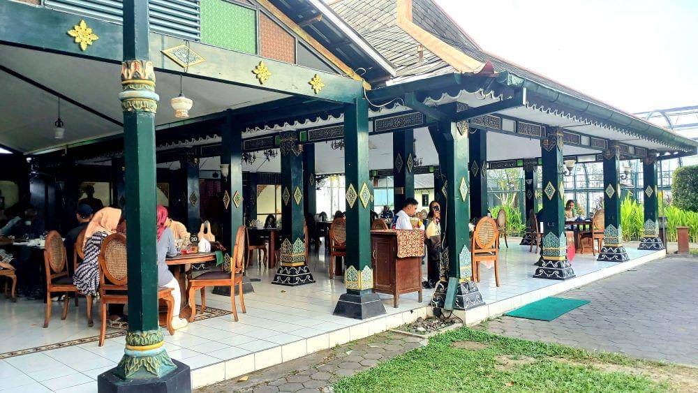 Bale Raos, Resto Dekat Keraton Jogja Sajian Kesukaan Sultan | IDN Times ...