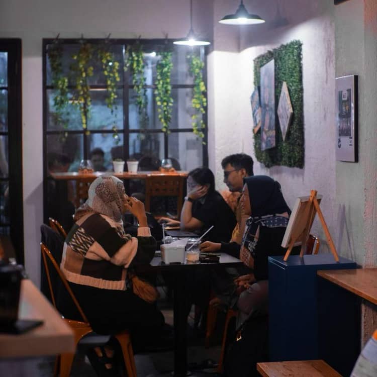 7 Rekomendasi Cafe Hidden Gem Dekat Stasiun Tebet | IDN Times