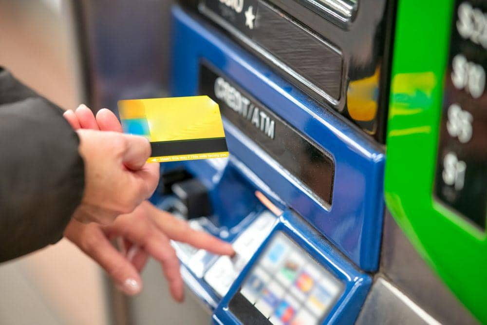Limit Transfer Bank 2026 di Mandiri, BRI, BNI, BTN, BCA | IDN Times