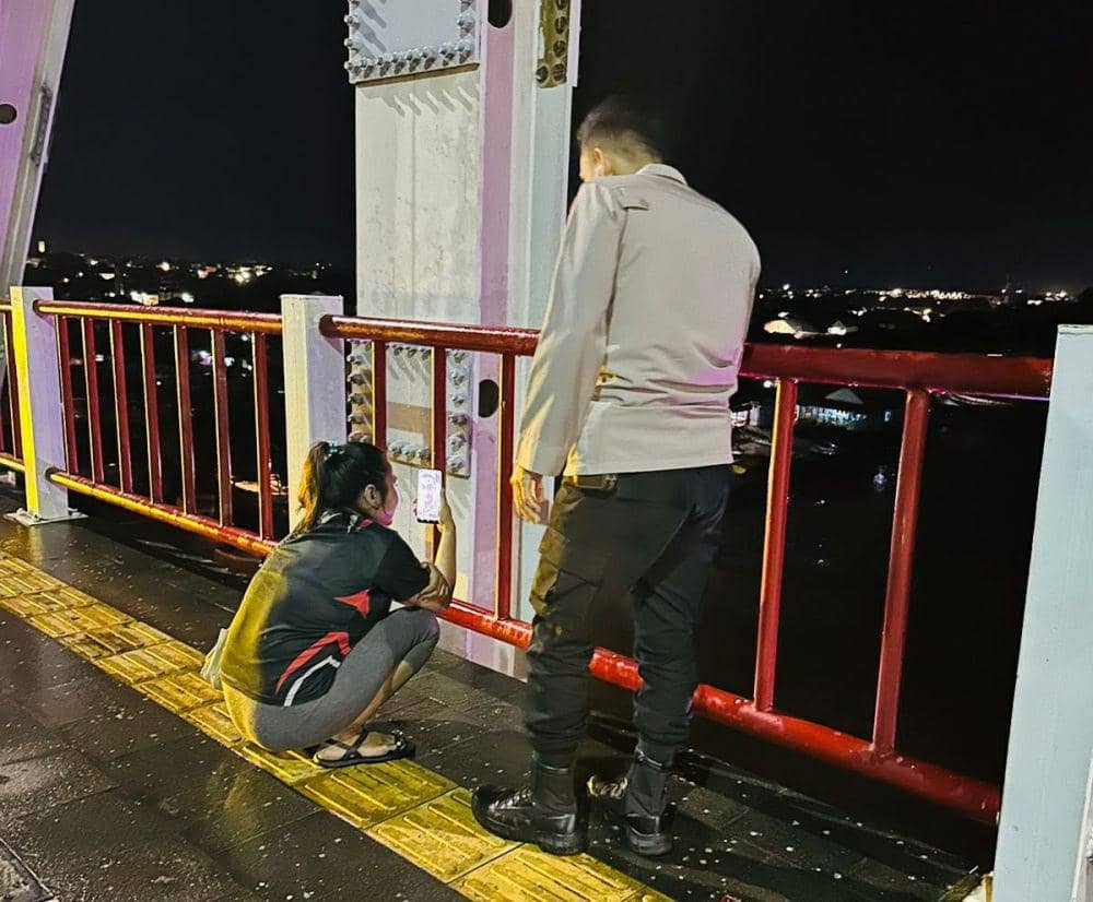 Polisi Gagalkan Usaha Bunuh Diri Ibu Rumah Tangga di Palemba | IDN ...