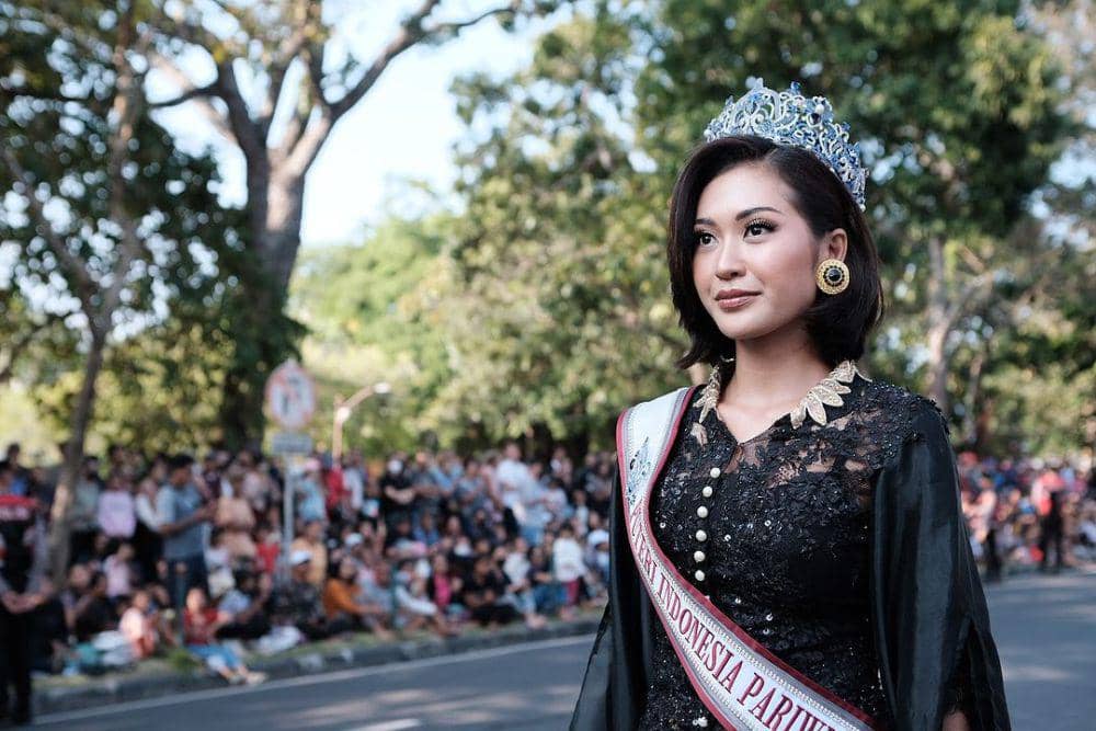 7 Potret Ketut Permata di Pembukaan Pesta Kesenian Bali 2024 | IDN Times