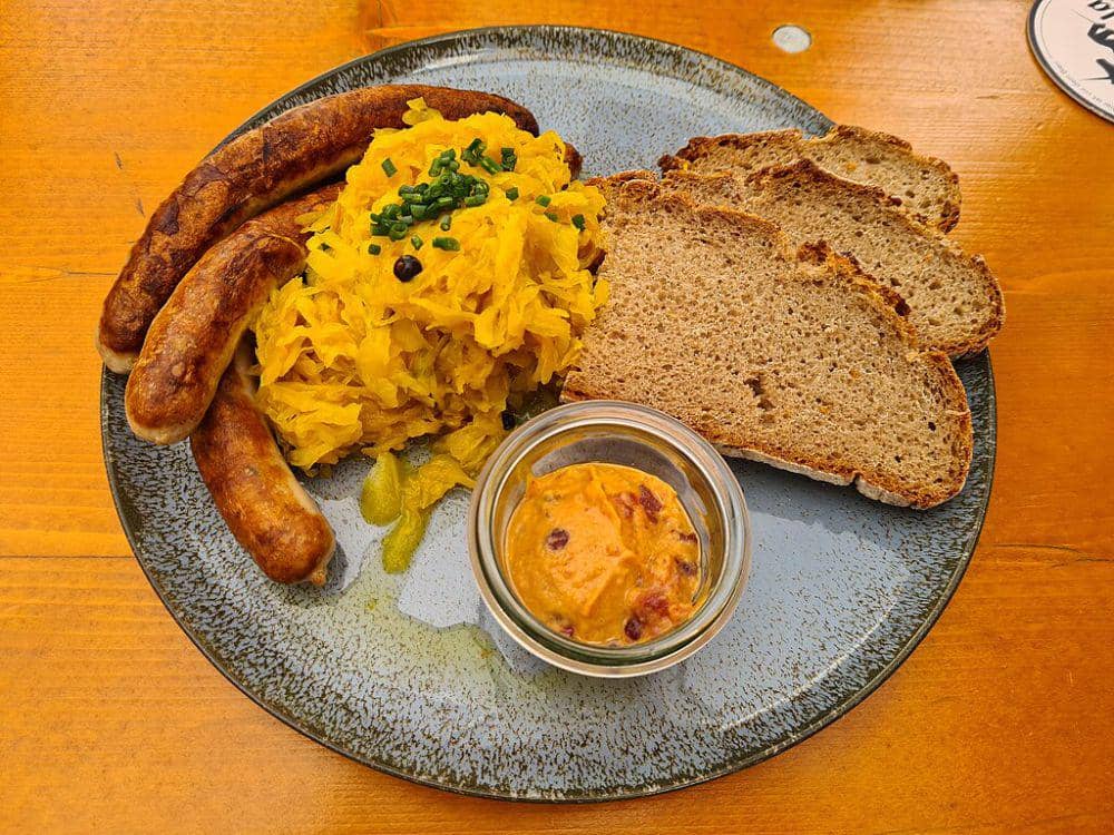 Cara Menikmati Bratwurst Sosis Khas Jerman | IDN Times