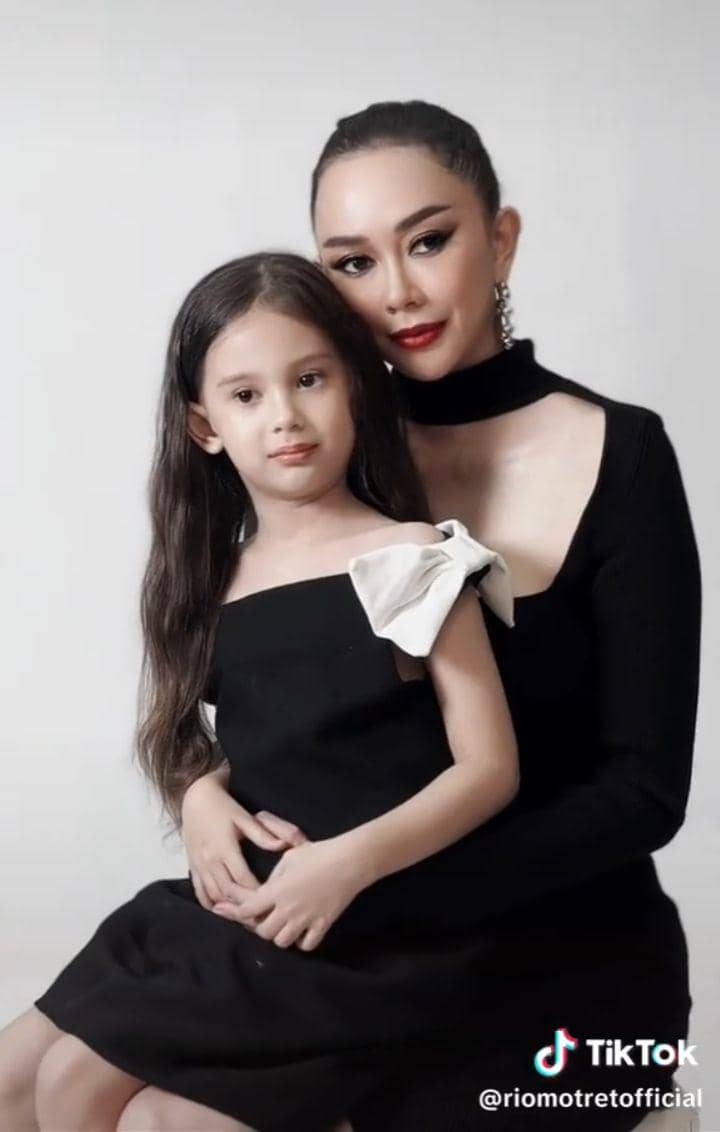 7 Momen Pemotretan Aura Kasih dan Sang Anak, Arabella, Cetar | IDN Times