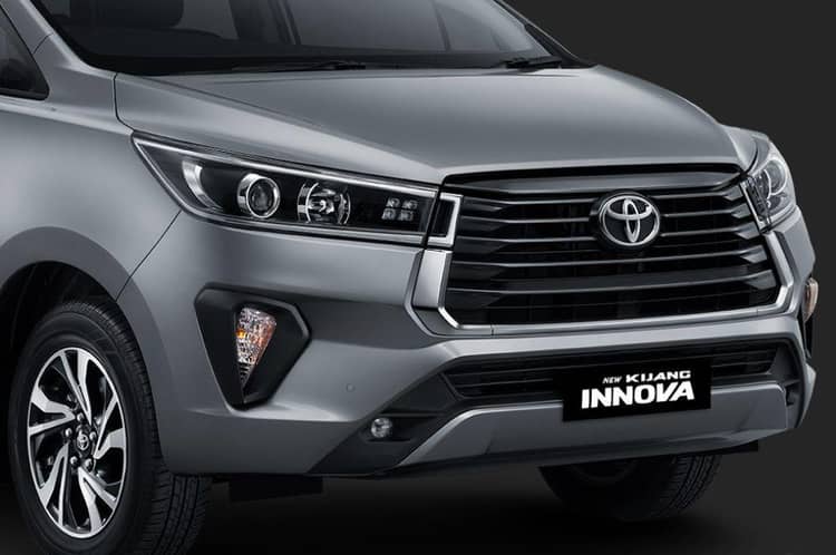9 Perbandingan Innova Reborn dan Zenix, Spek hingga Dimensi | IDN Times