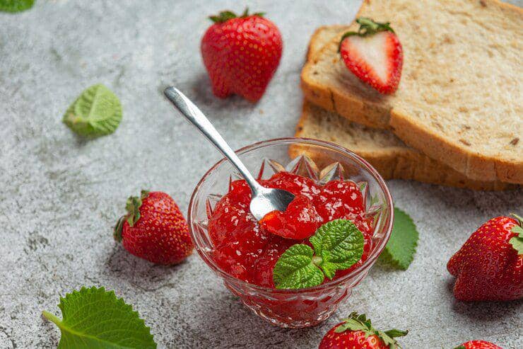 Resep Lumpia Strawberry Cheesecake, Lumer dan Nyegerin! | IDN Times