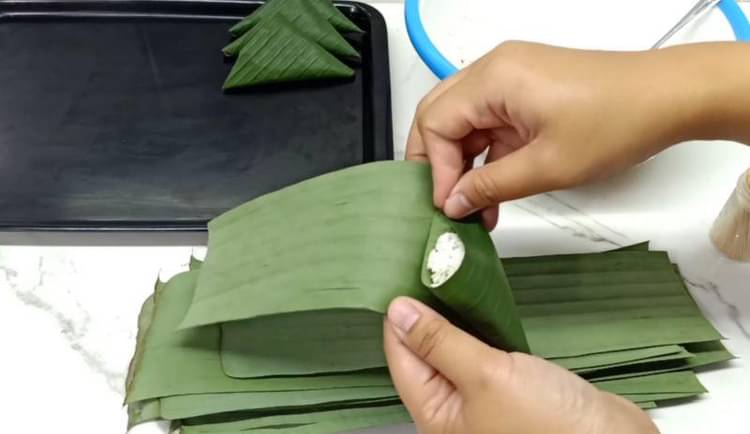 Resep Lopis Ketan Lengkap dengan Saus Gula Merah | IDN Times