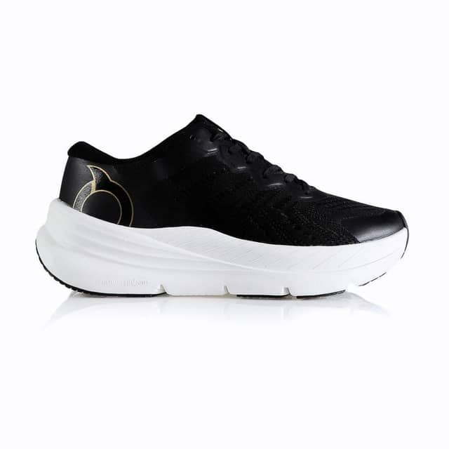 10 Rekomendasi Sepatu Running Ortuseight Terbaik | IDN Times