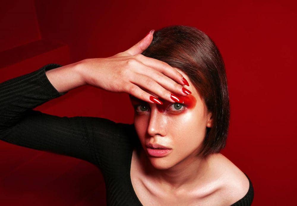 4 Perbedaan Background Foto Merah dan Biru | IDN Times