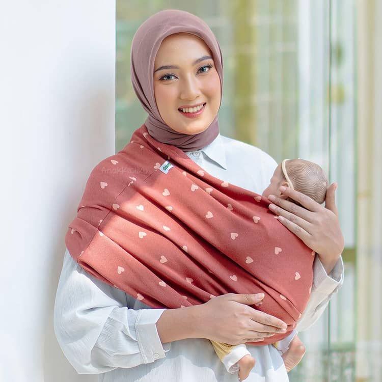 7 Rekomendasi Gendongan M Shape untuk Newborn hingga 2 Tahun | IDN Times