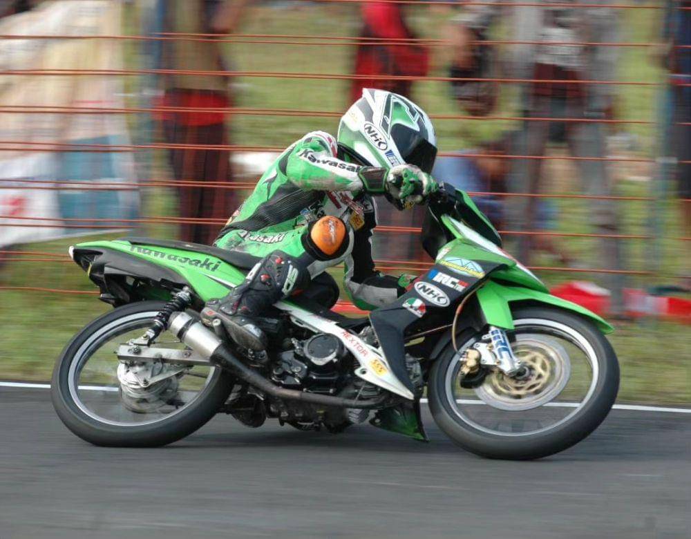 6 Rekomendasi Motor Bebek Kawasaki, Ada Binter Joy 85 cc | IDN Times