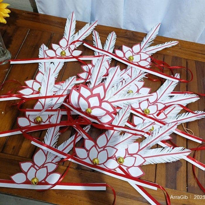 15 Hiasan Kepala 17 Agustus, Model Udeng hingga Bando Unik | IDN Times