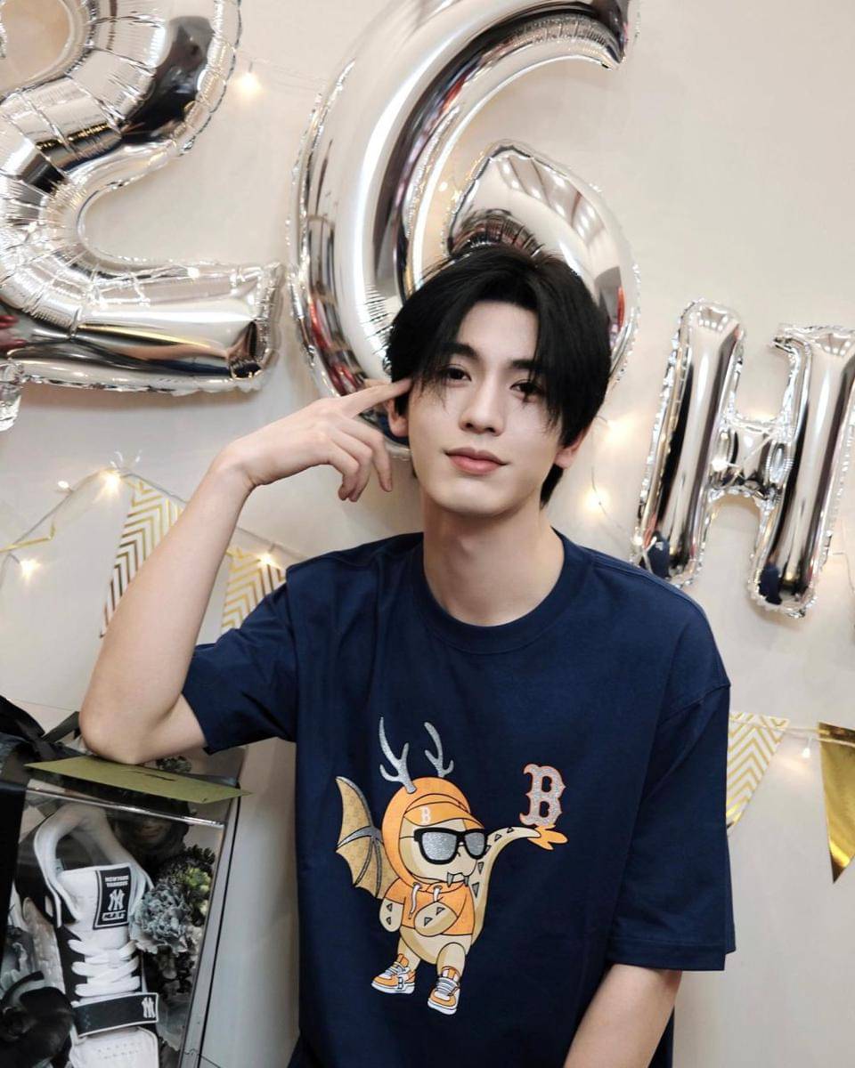 Biodata dan Profil Zhang Ling He, Aktor China Populer! | IDN Times