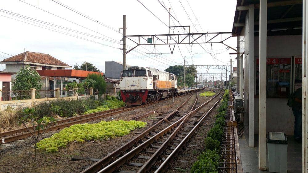 Bolehkah Naik Kereta di Stasiun Berbeda dari Tiket? | IDN Times