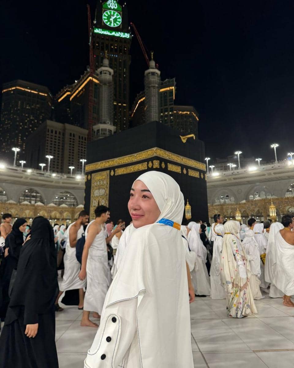 7 Potret Selebgram Audrey Jesslyn Umrah bareng Sahabat | IDN Times