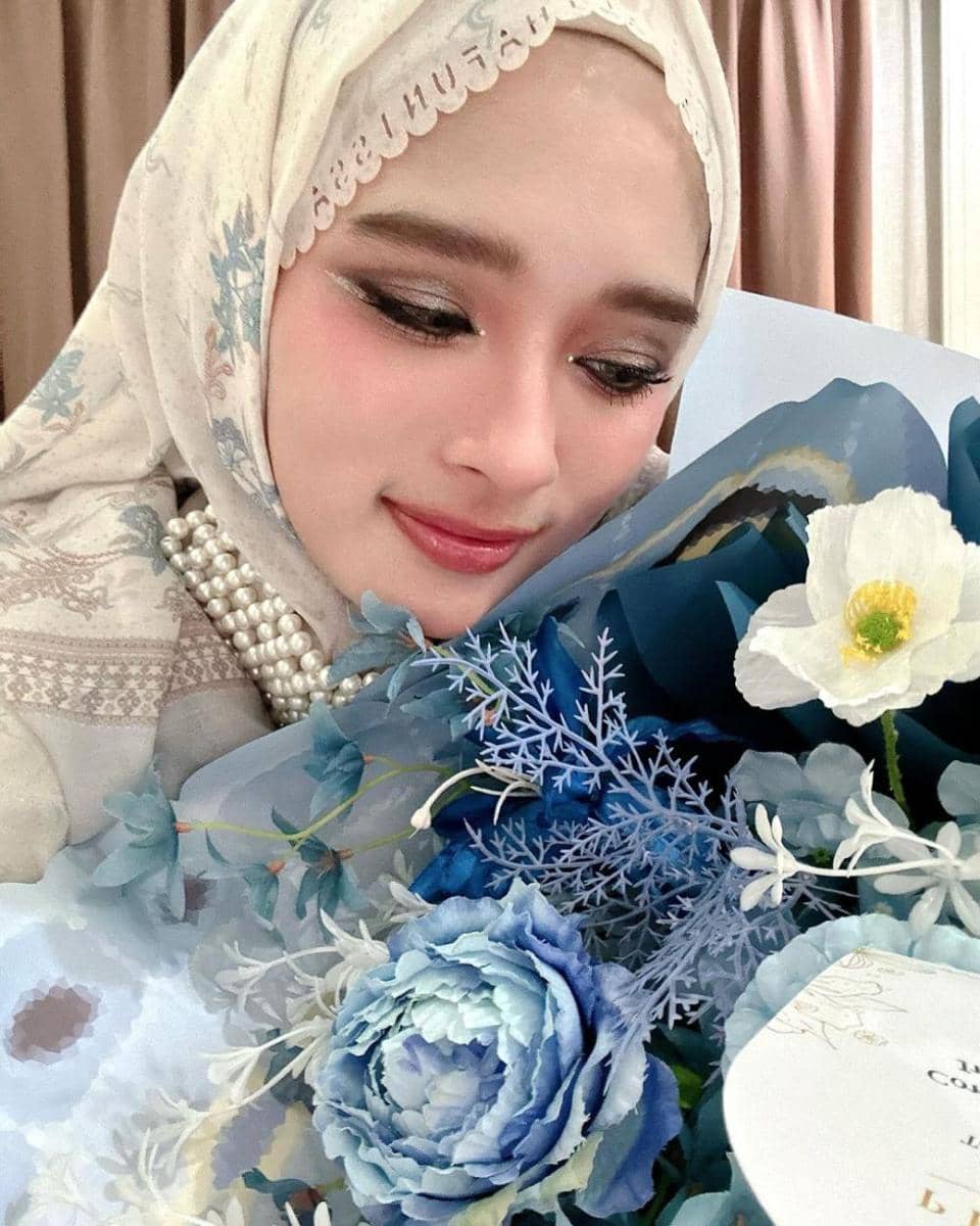 7 Potret Inara Rusli Gelar Fashion Show Brand Miliknya | IDN Times