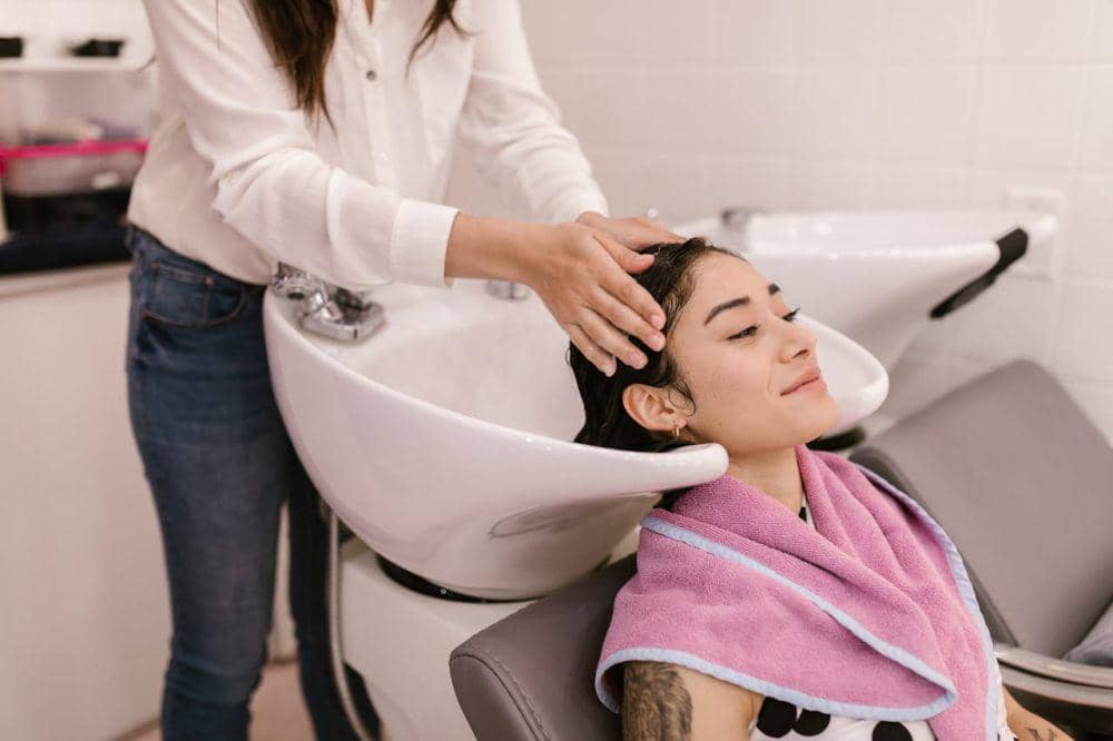 Tips Perming Rambut dan Cara Perawatan Curly Hair | IDN Times