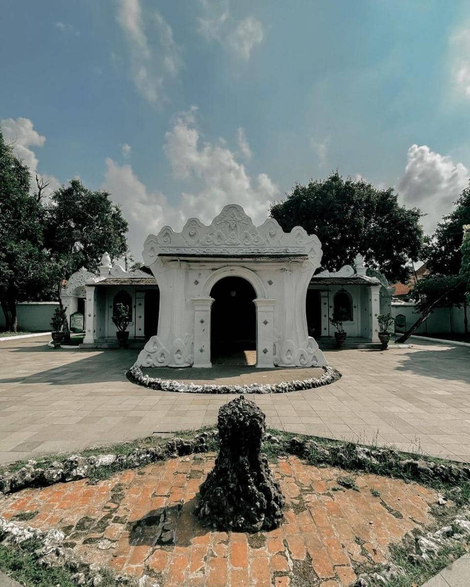 Keraton Kasepuhan Cirebon: Lokasi, Rute, Harga, dan Tips | IDN Times