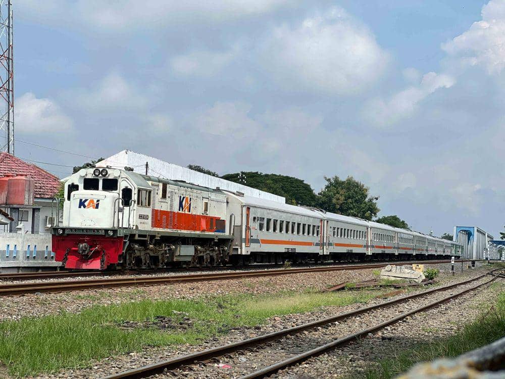 KA Turangga: Sejarah, Jadwal, Rute, dan Jurusan | IDN Times