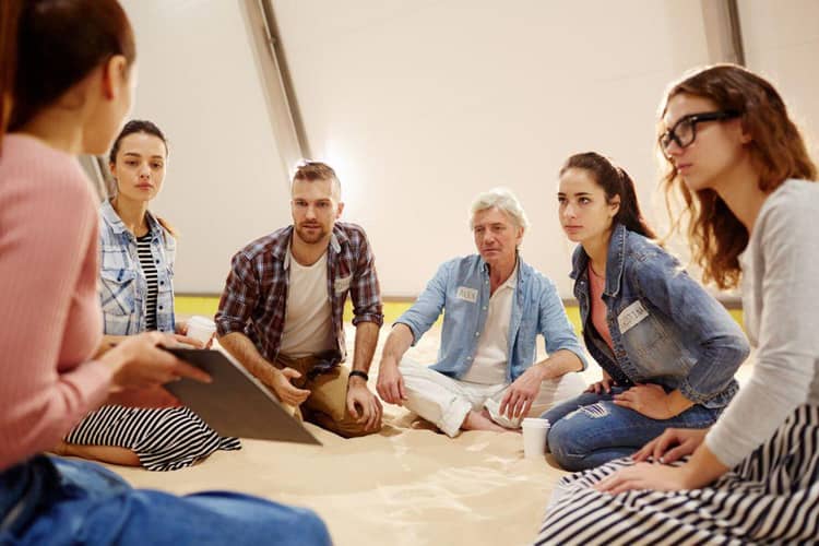 7 Ide Ice Breaking Seru untuk Perkenalan, Games Rantai Nama! | IDN Times