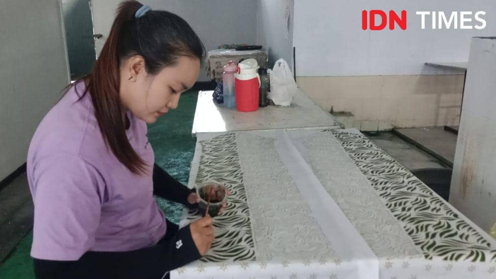 Kisah Para Napi Wanita Pembuat Stola Paus Fransiskus: Happy | IDN Times ...