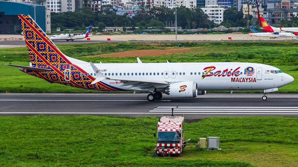 Viral, Pesawat Batik Air 'Oleng' Saat Mendarat di Bandara Soetta | IDN ...