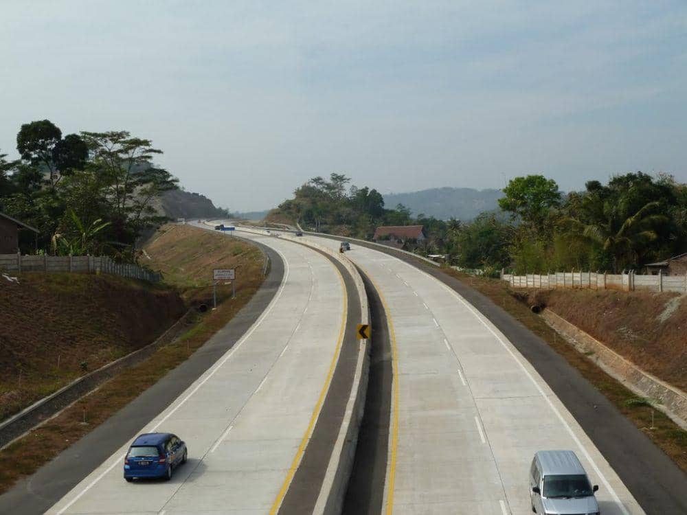 10 Tempat Makan di Rest Area KM 57 yang Wajib Dikunjungi | IDN Times