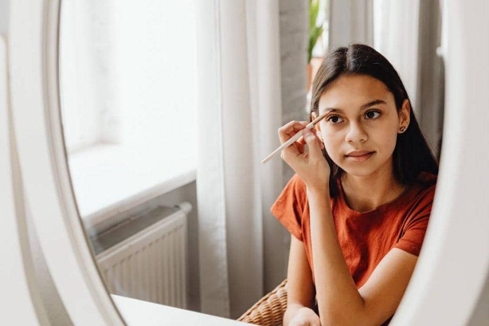 Tips Menggambar Alis Natural | IDN Times
